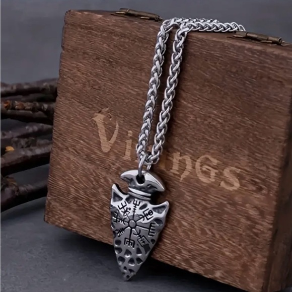 The Robin’s Nest Design Studio | Accessories | Nwt Mens Arrowhead ...